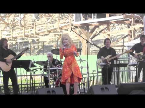 Dolly sings Puppy Love