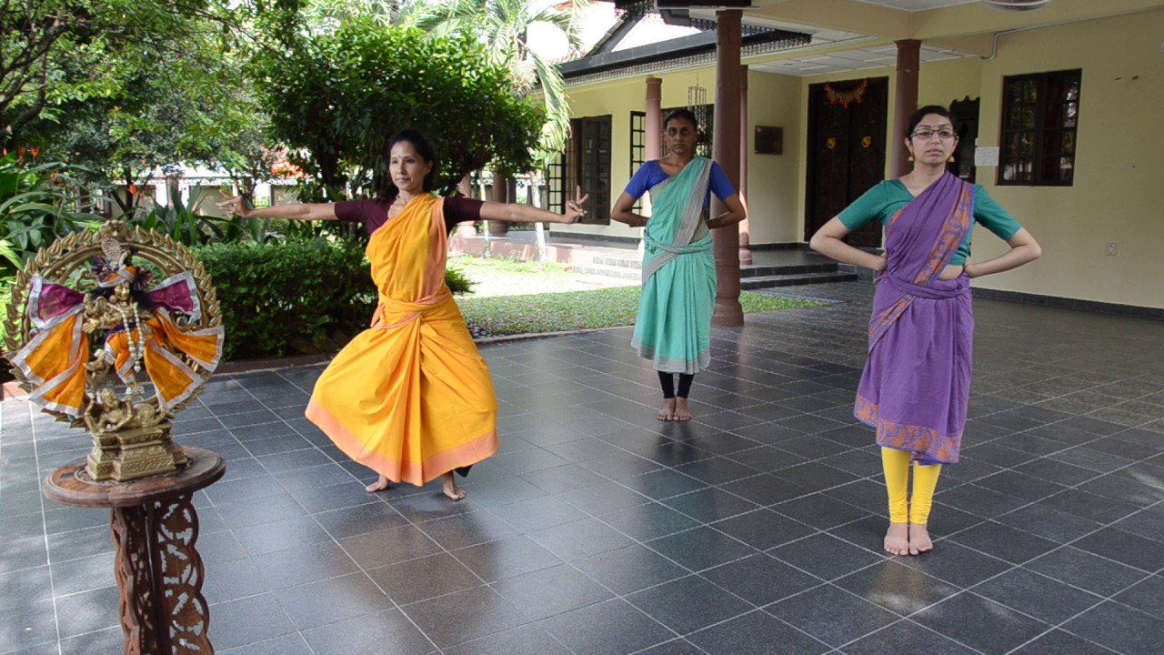 1st Tai Hat Tai Hi - YouTube