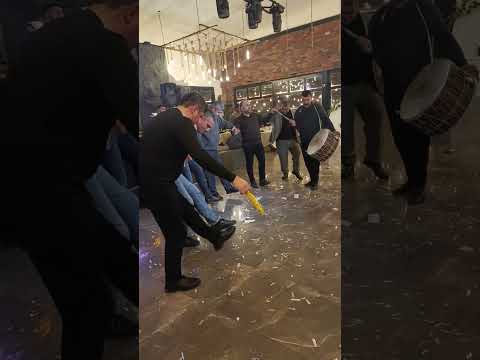 Kırşehir Dulkadirli aşireti Fırat DOĞAN'ın eğlencesi. Kemancı Vedat ÖZ ve sazcı Neşet DOĞAN