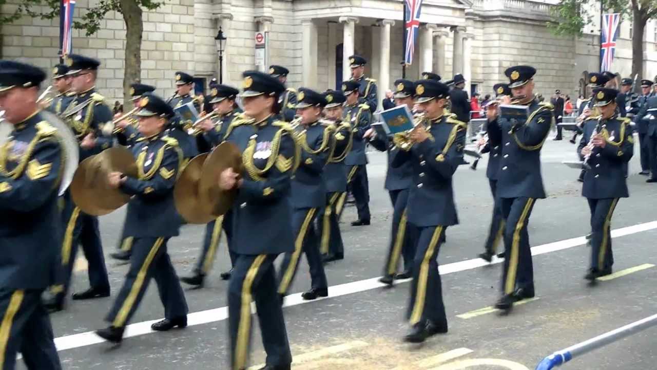 The Central Band of the RAF at the Diamond Jubilee carriage procession ...