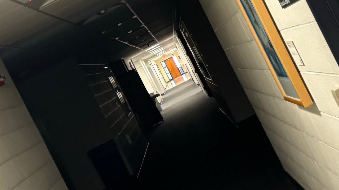 THE BACKROOMS LEVEL 52 (FOUND FOOTAGE) - YouTube