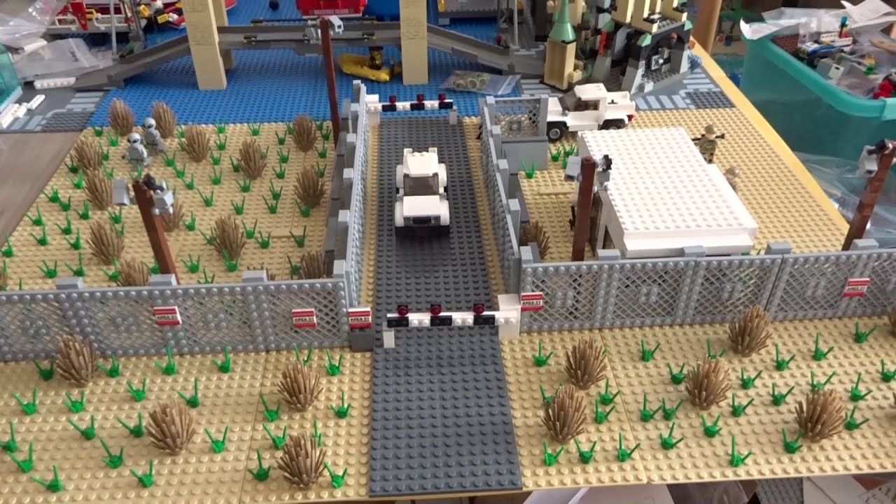 Lego Area 51 Moc - YouTube