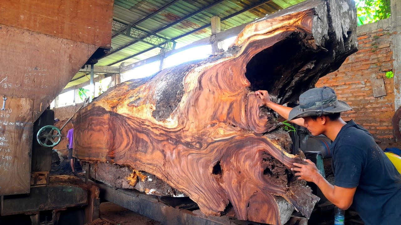 An ancient wooden saw thousands of years old is a valuable asset - YouTube