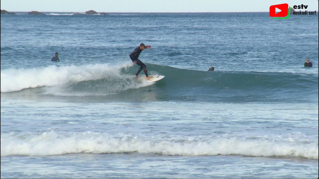 SURFING LAGA | Surflariak / Playa y Surfistas | Euskadi Surf TV - YouTube