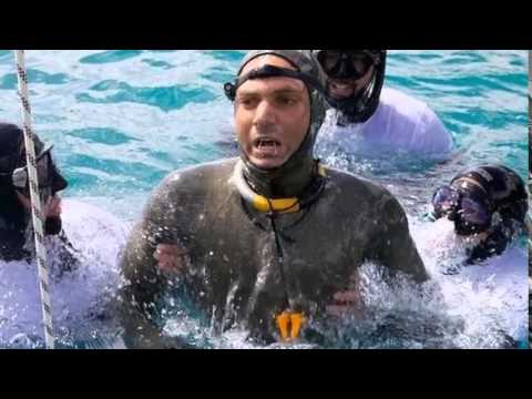 1,000 Feet Down Man Sets New Deep Dive Record - YouTube