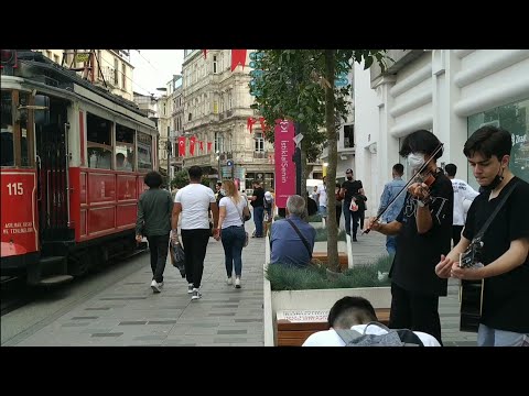 TAKSİM | İSTİKLAL CADDESİ | GENÇLERDEN HARİKA KEMAN VE GİTAR DİNLETİSİ
