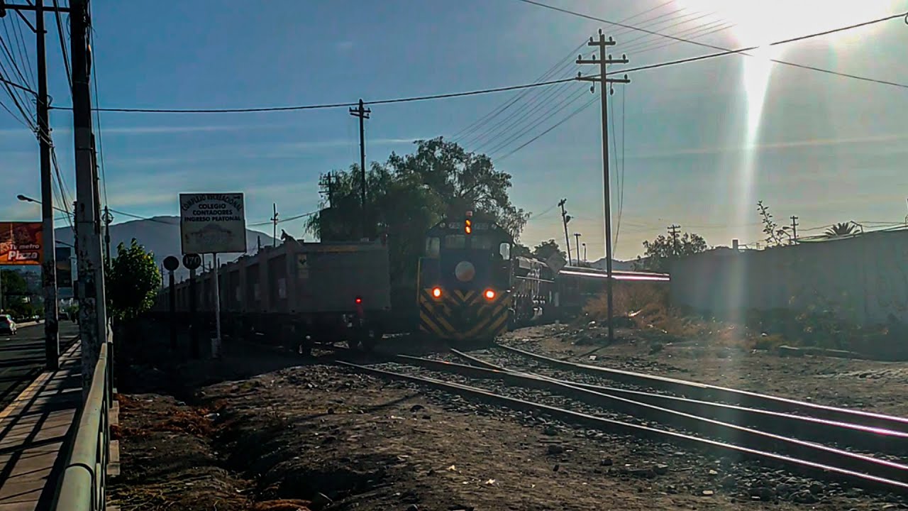CRUCE DE 2 TRENES de carga y pasajeros en AREQUIPA - PERURAIL - YouTube