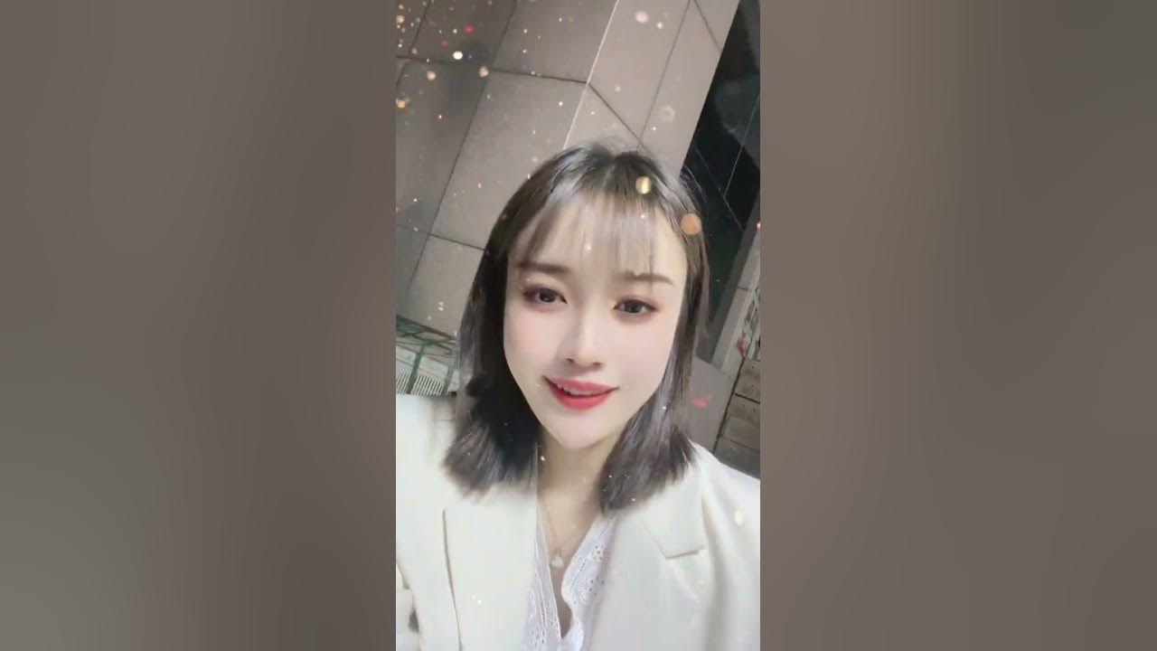 一个女的和男朋友来买耳钉，因为她男朋友多盯我看了一会，他女朋友把我摊掀了摆摊 Youtube