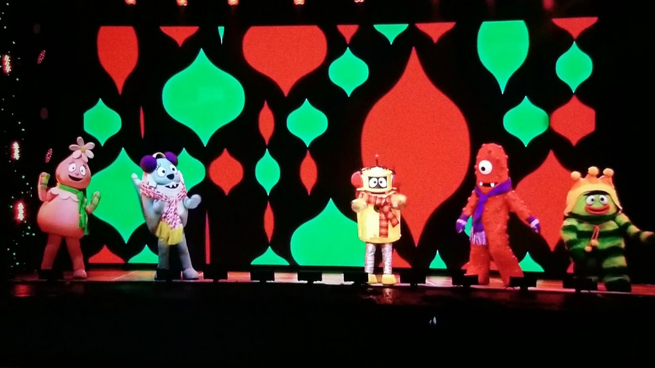 Yo Gabba Gabba Live Holiday show in Hold Still (My Version) - YouTube