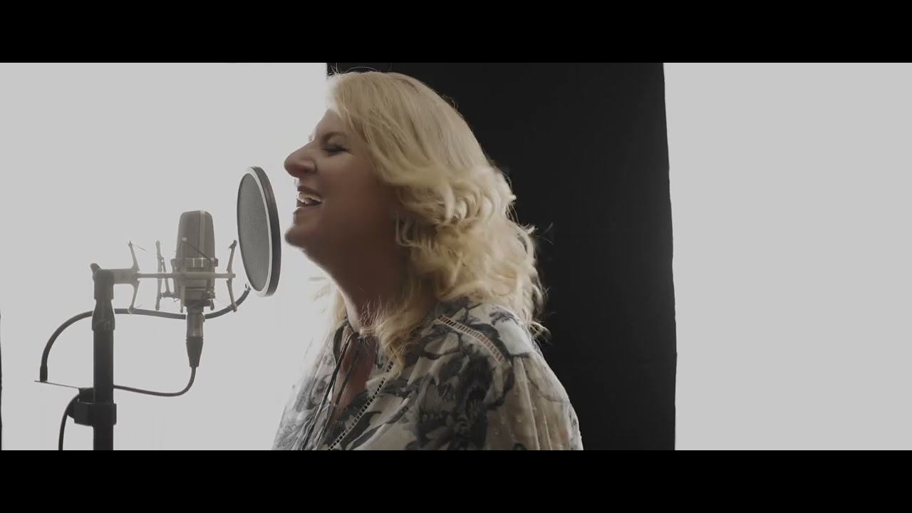 Dominique Rose - Black @pearljam - YouTube