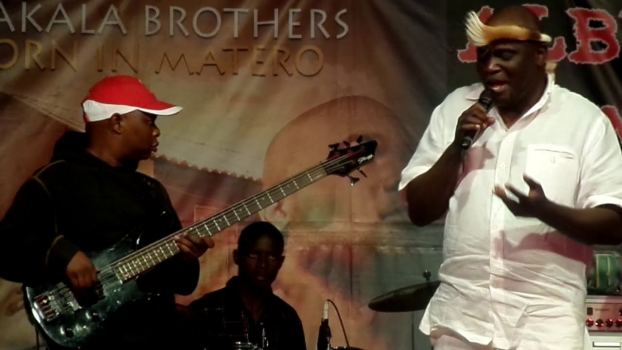 Moses Sakala - live at Limpos Pub. - YouTube