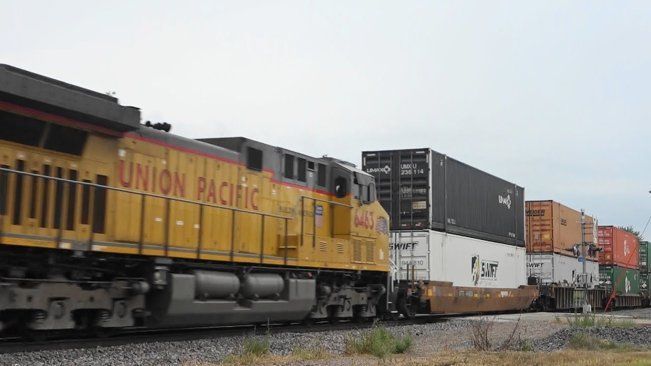 UP 5362 Leads a Z-Train, Grand Mound, IA 8/13/23 - YouTube