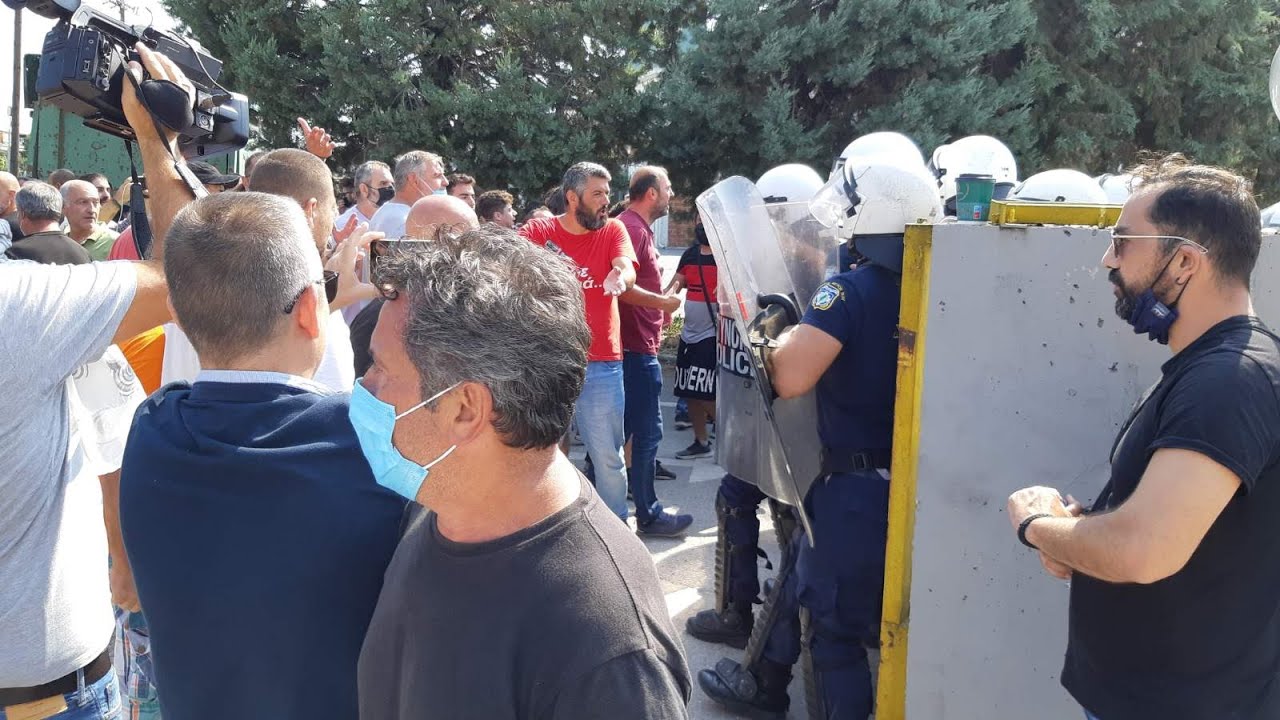 ΜΑΛΑΜΑΤΙΝΑ : Και νέα επίθεση των ΜΑΤ στους απεργούς που αρνούνται να ...