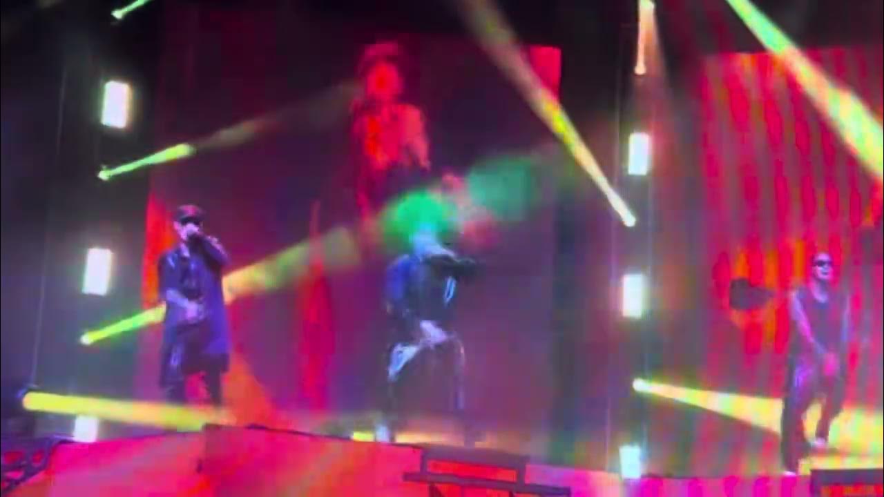 CNCO concert performing SE VUELVE LOCA performance live - YouTube