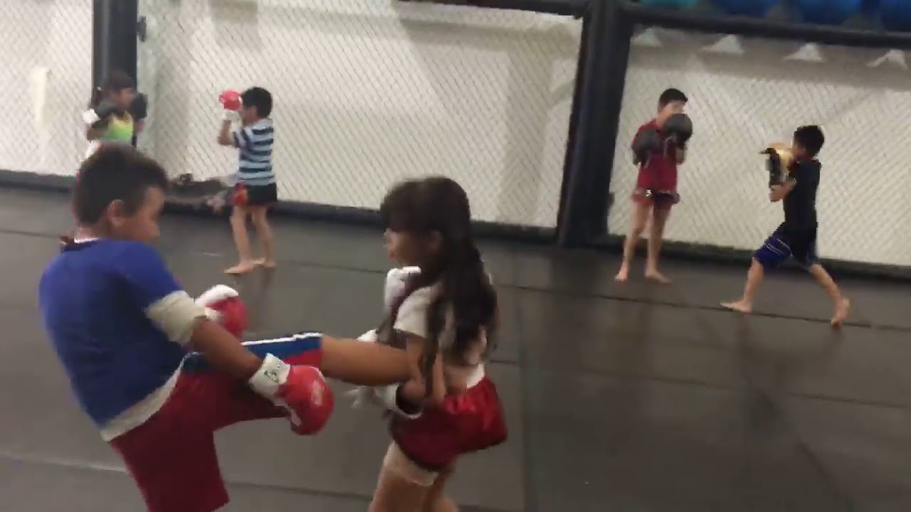 Muay Thai KIDS 6 00pm Trabajando un Dunamis MMA & Muay Thai - YouTube