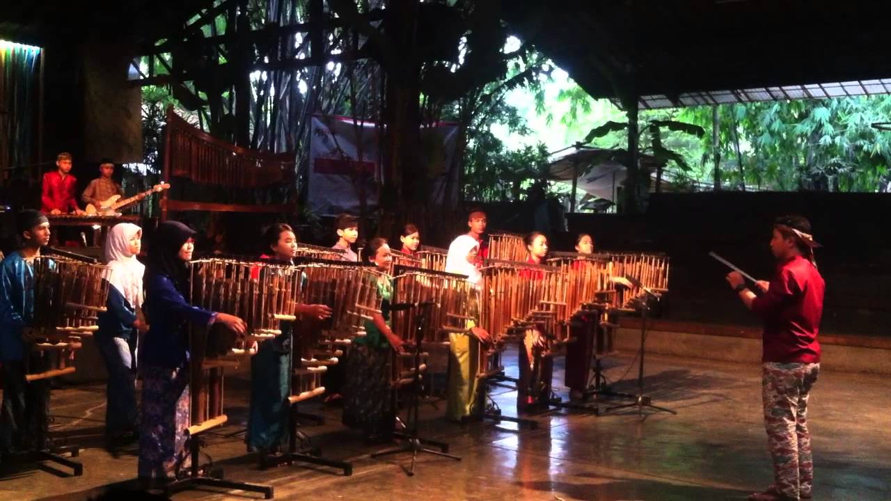Saung Angklung Mang Udjo Performance #7 - YouTube