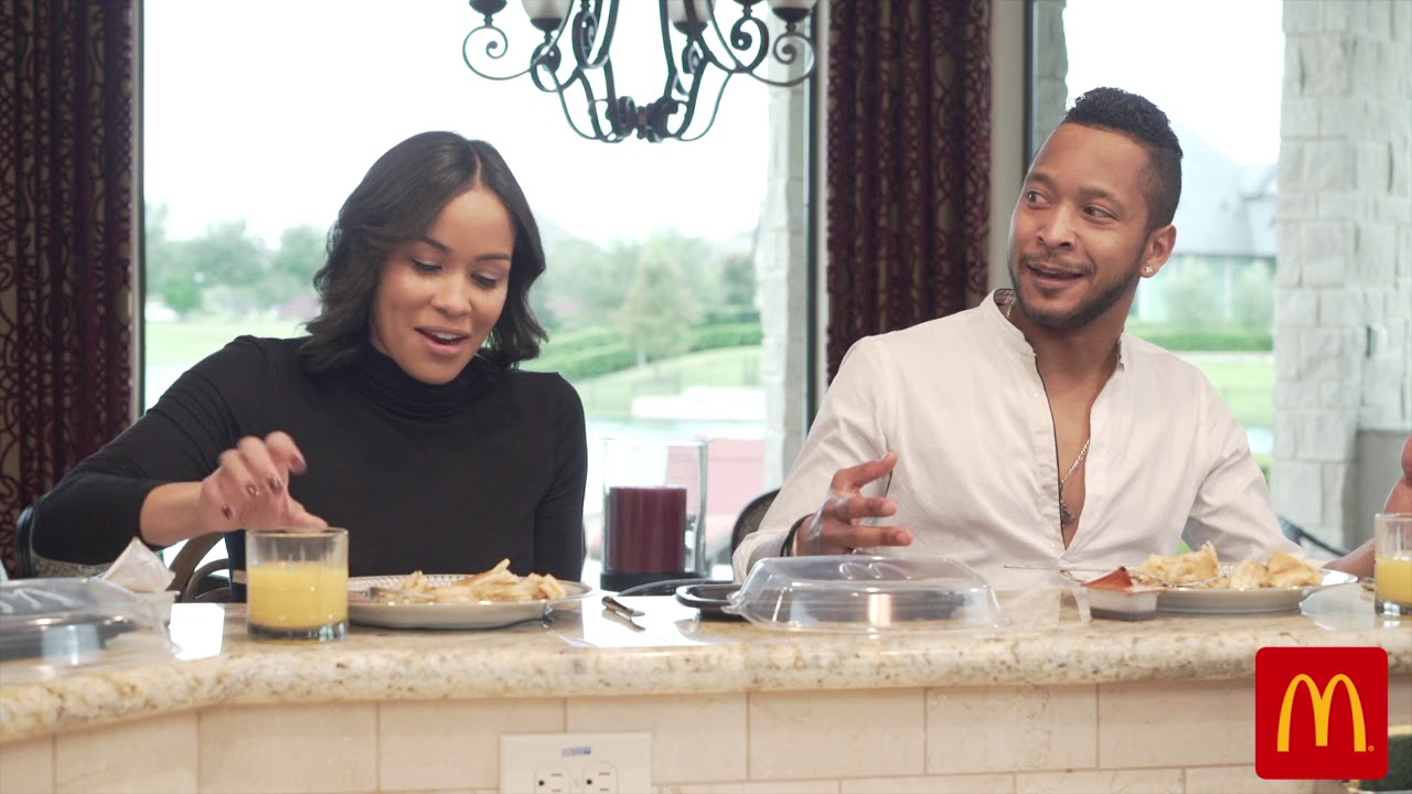 The Moss Triplets talk Family, Food and Fellowship for the Holidays ...