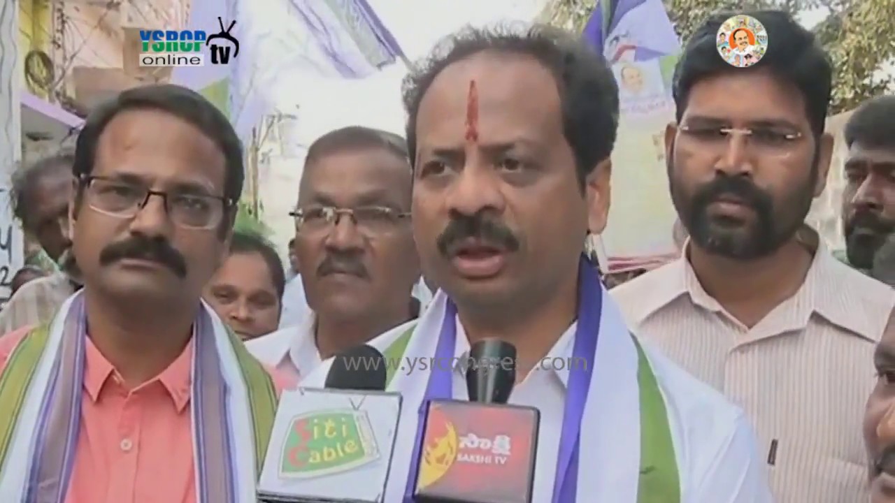 Kakinada : YSRCP Leader Mutta Sasidhar & Leaders in Gadapa Gadapaku YSR ...