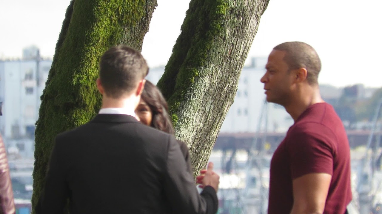 Arrow and The Flash couples - Olicity & West Allen share a kiss after ...