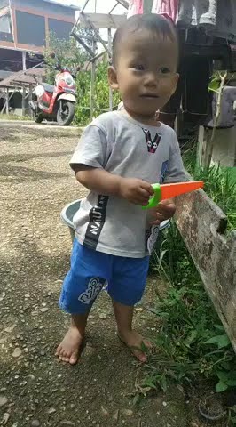 pakai gergaji Yong Yeng - YouTube