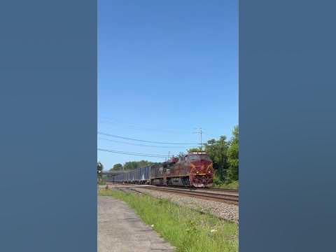 NS 8102 ES44AC leads NS 62V through south Plainfield,NJ with a friendly crew & a nice K5HL ...