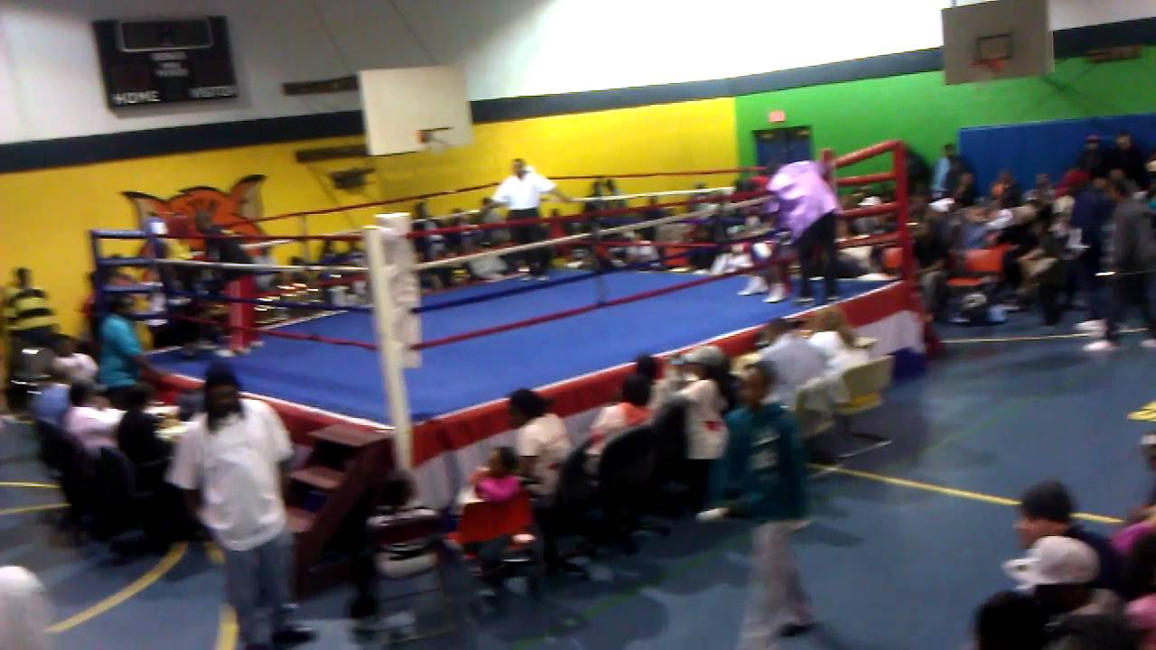 Messiah Snow Boxing Fight - YouTube