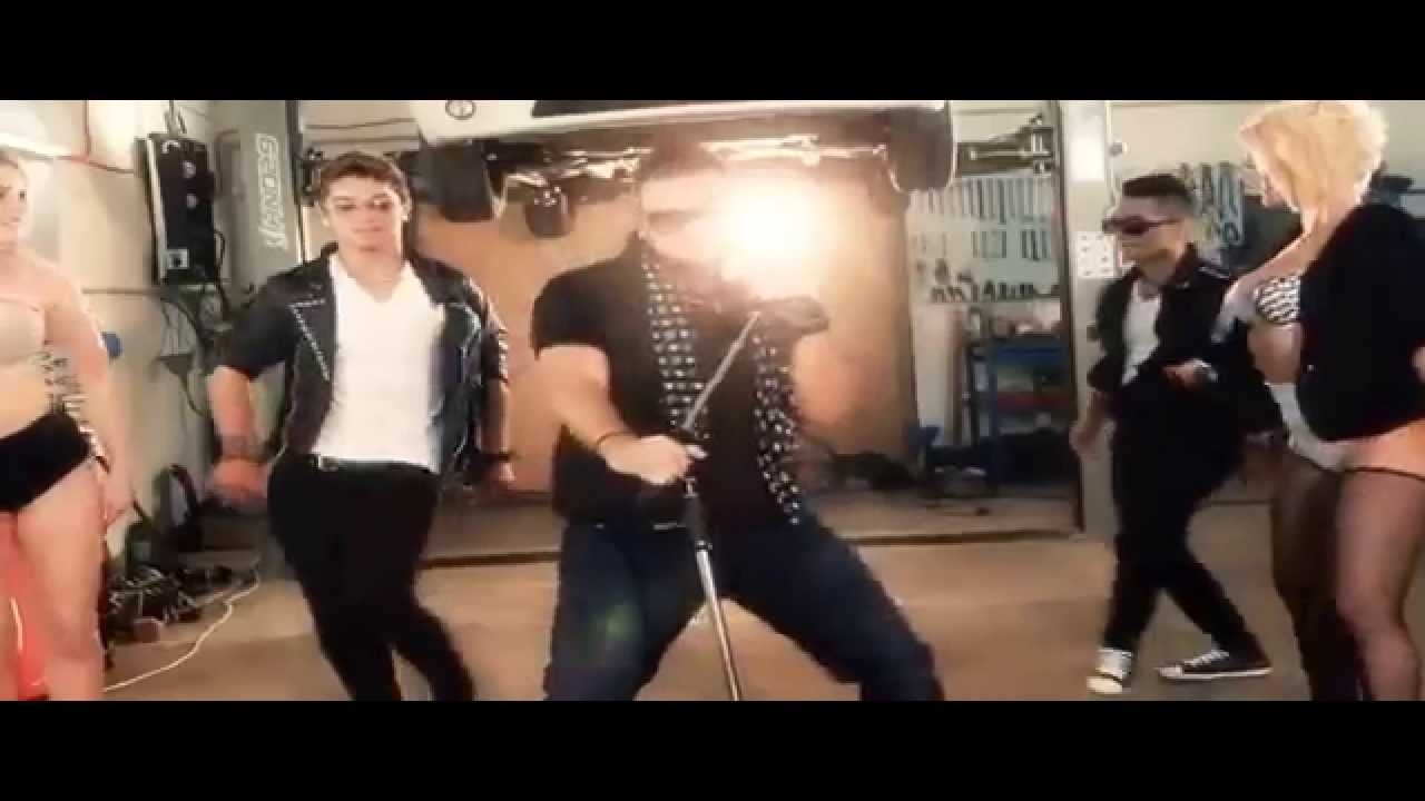 Costel Biju & Mugurel - Ia o Floare cu tupeu | Oficial Video - YouTube