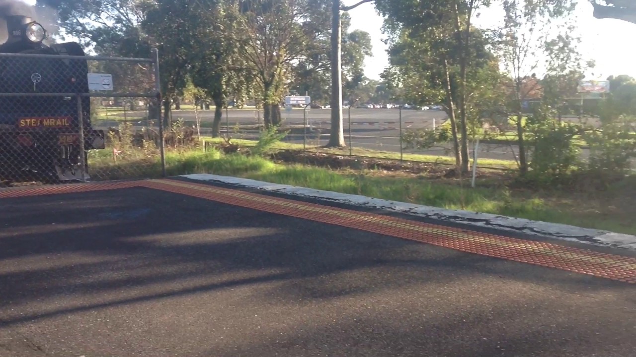 A2 Steam Train going through Sandown Park Station - 2 - 13/05/2017 ...