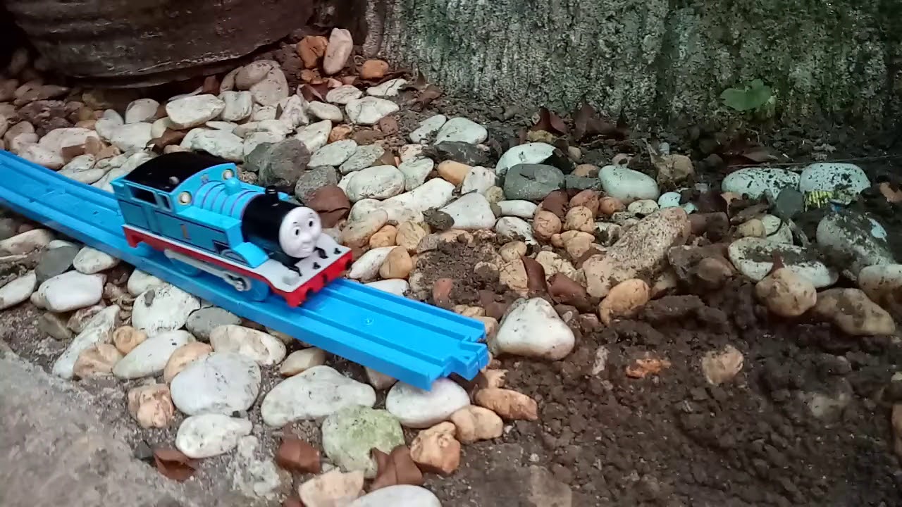 (Down the mine) thomas fall scene - YouTube