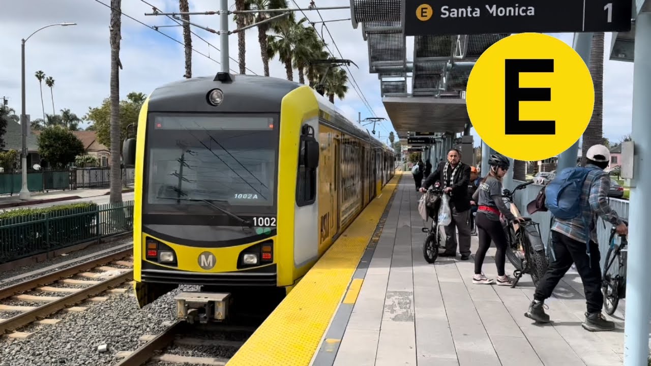 Los Angeles Metro E (Expo) Line Trains at Expo/Western Station - YouTube