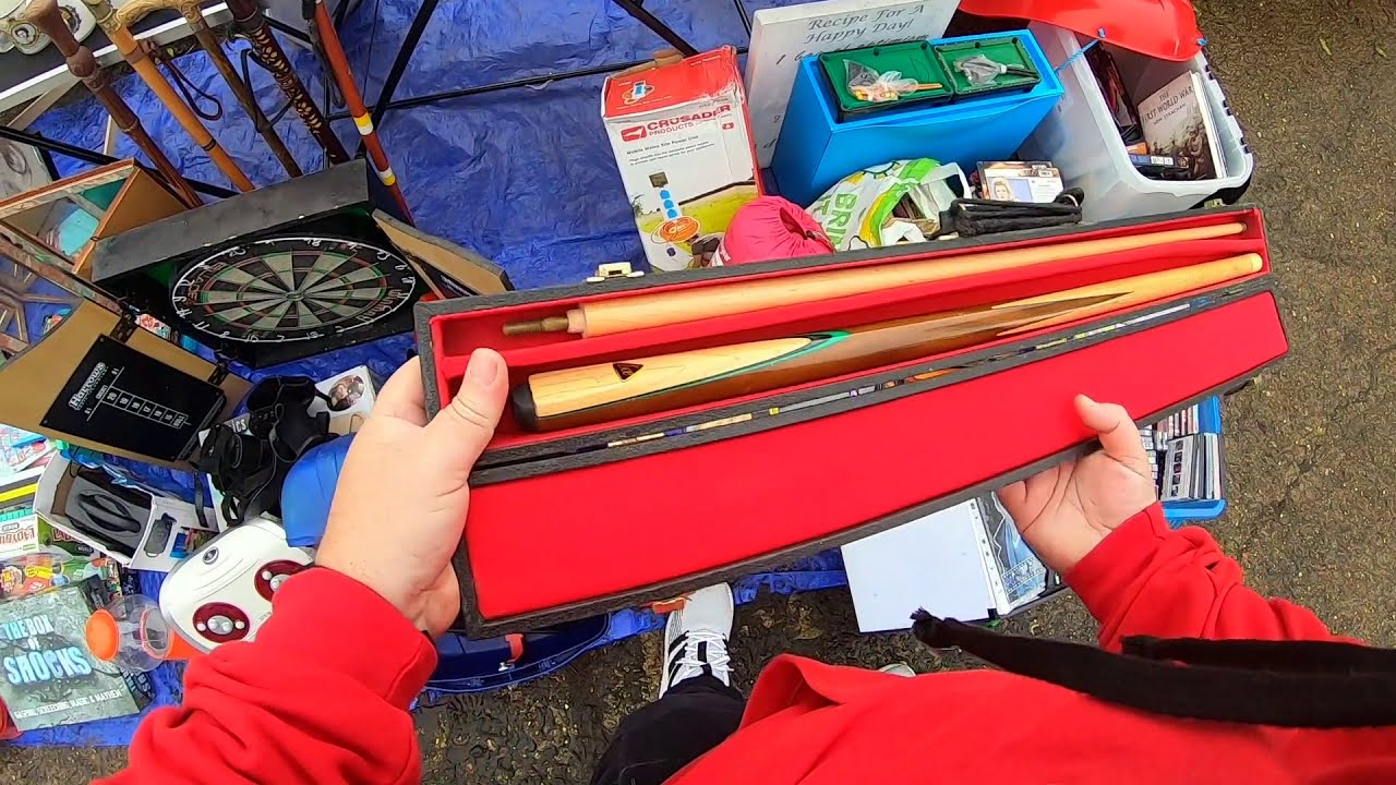 BLUCKY GOES TO FIRST WINTER CAR BOOT IN CHESHUNT HERTS VLOG 23 - YouTube