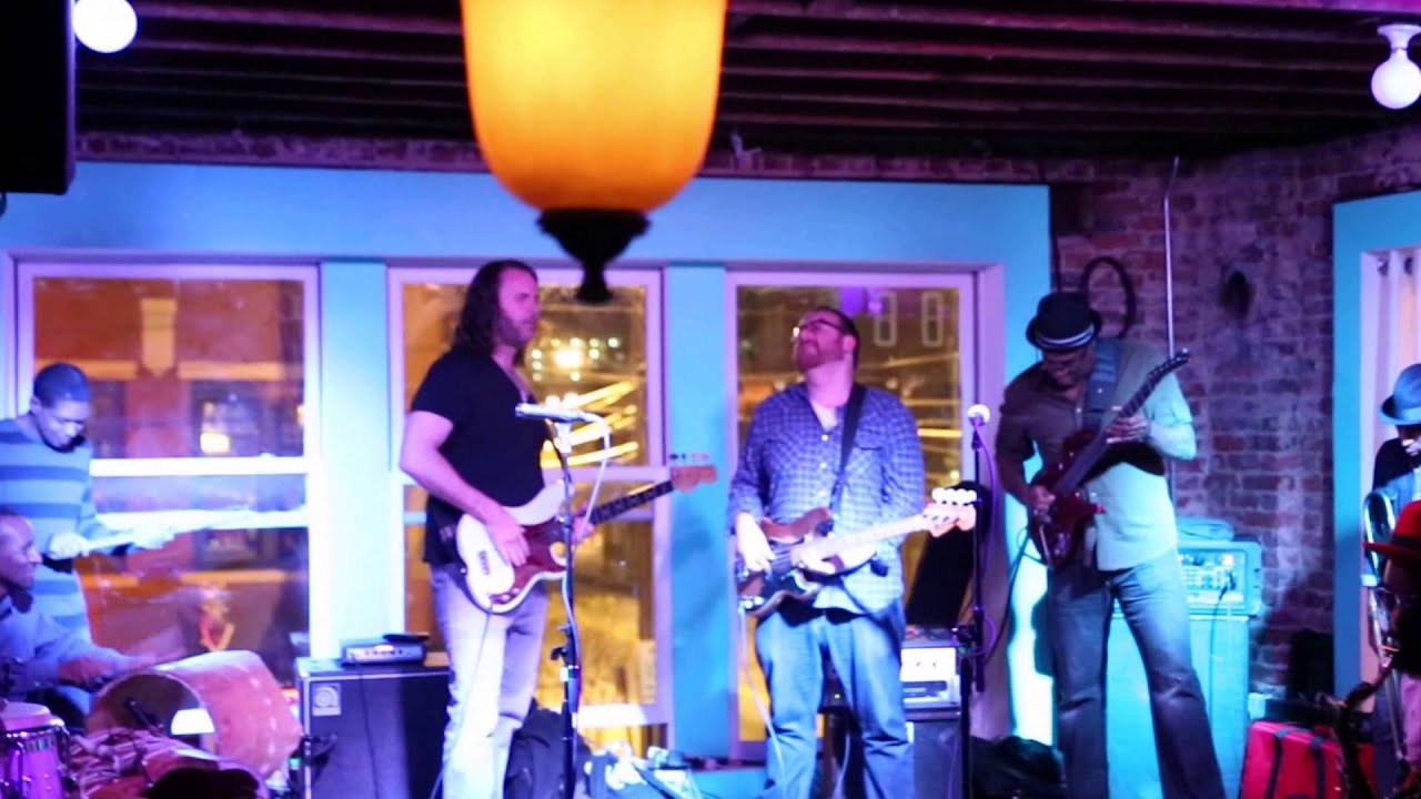 Tim Lefebvre & Kevin Scott bass improv w/ Kebbi William's Wolfpac - YouTube