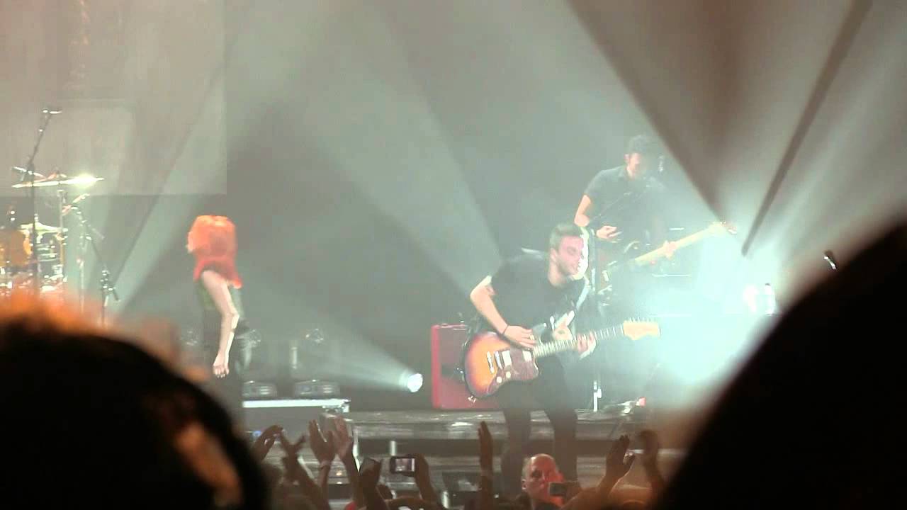 Paramore in Pomona- "Pressure" *Great Flip* (720p HD) Live on August 14 ...