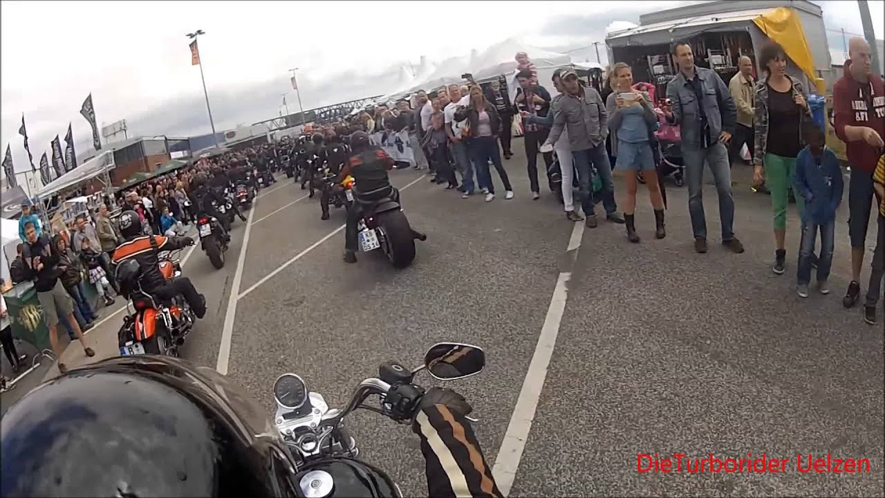 Harley Davidson Unfall / Crash / Motorradunfall bei den Harley Days ...