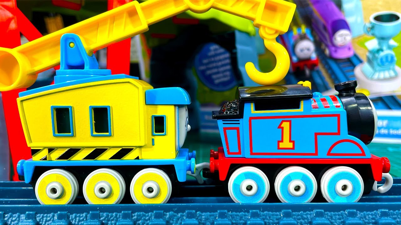 Thomas AEG Race For Sodor & Carly The Crane Engine Peg Sitter ...