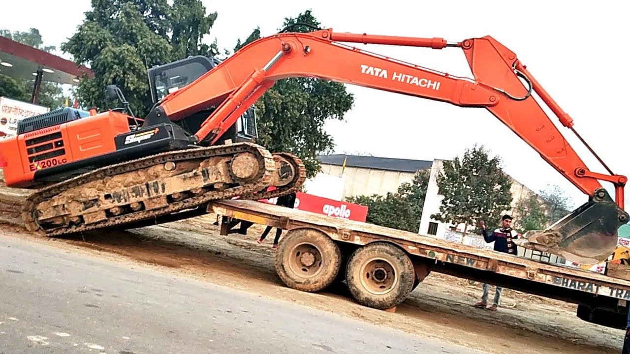 Excavator / Pokland machine Loaded in truck VERY DENGEIOUS - YouTube