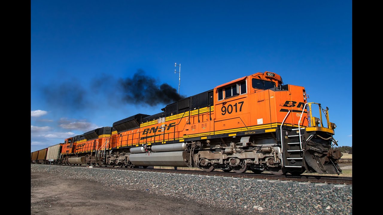 Pullin' At The Sag: BNSF Coal Train Starts Up On a 1.2% Grade - YouTube