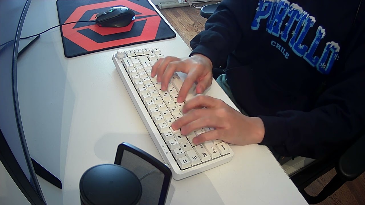 ever heard what a DEEP keyboard sounds like? - YouTube