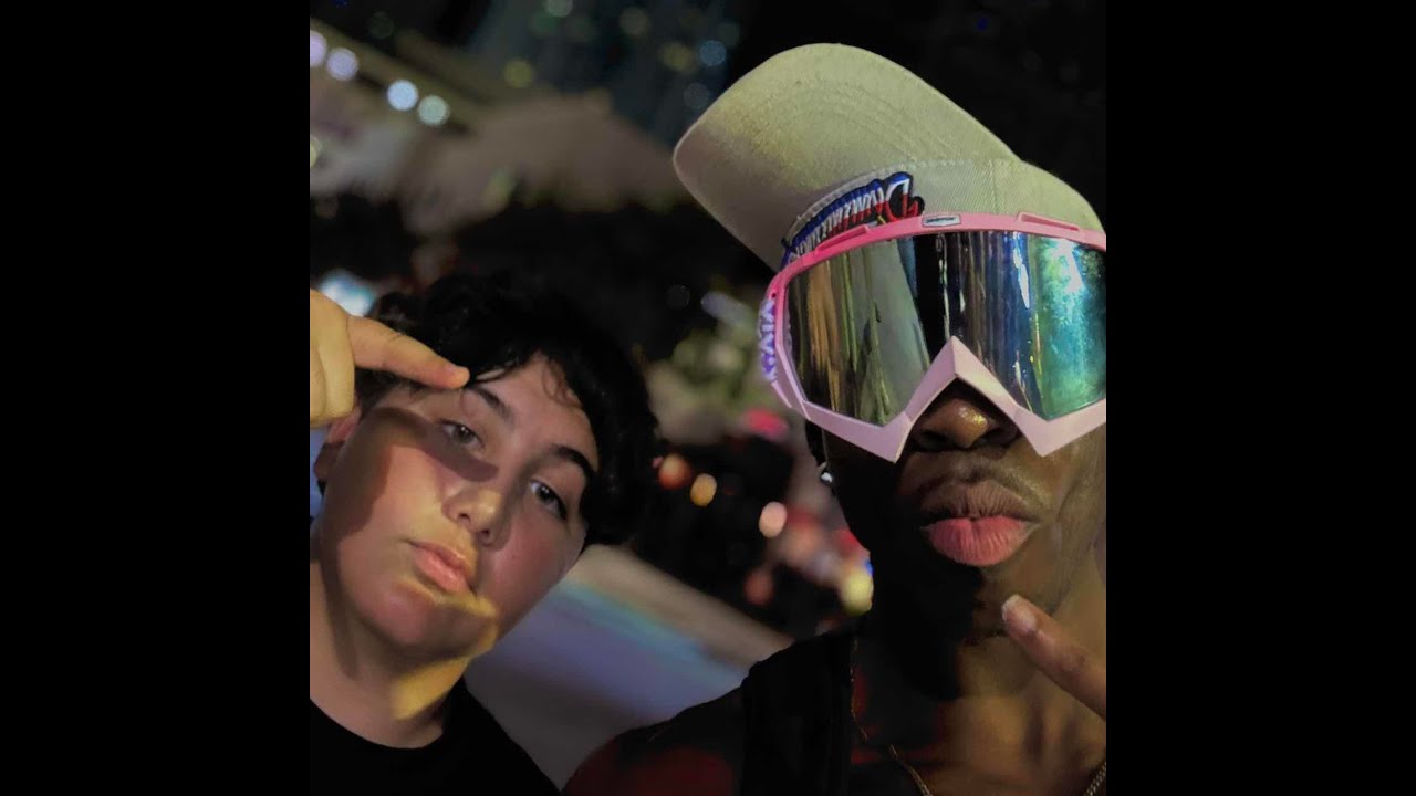 Chilling in BRICKELL MIAMI OMG THE GIRLS - YouTube
