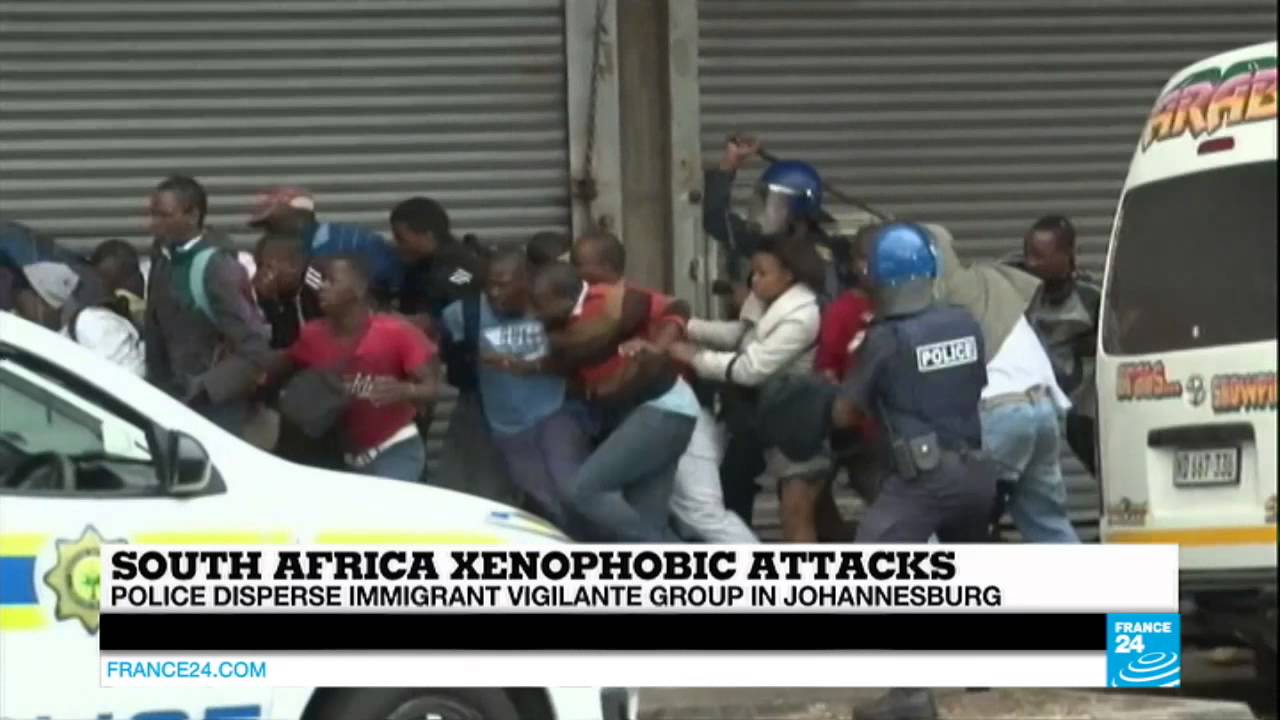 SOUTH AFRICA - Vigilante groups deployed in Johannesburg - YouTube
