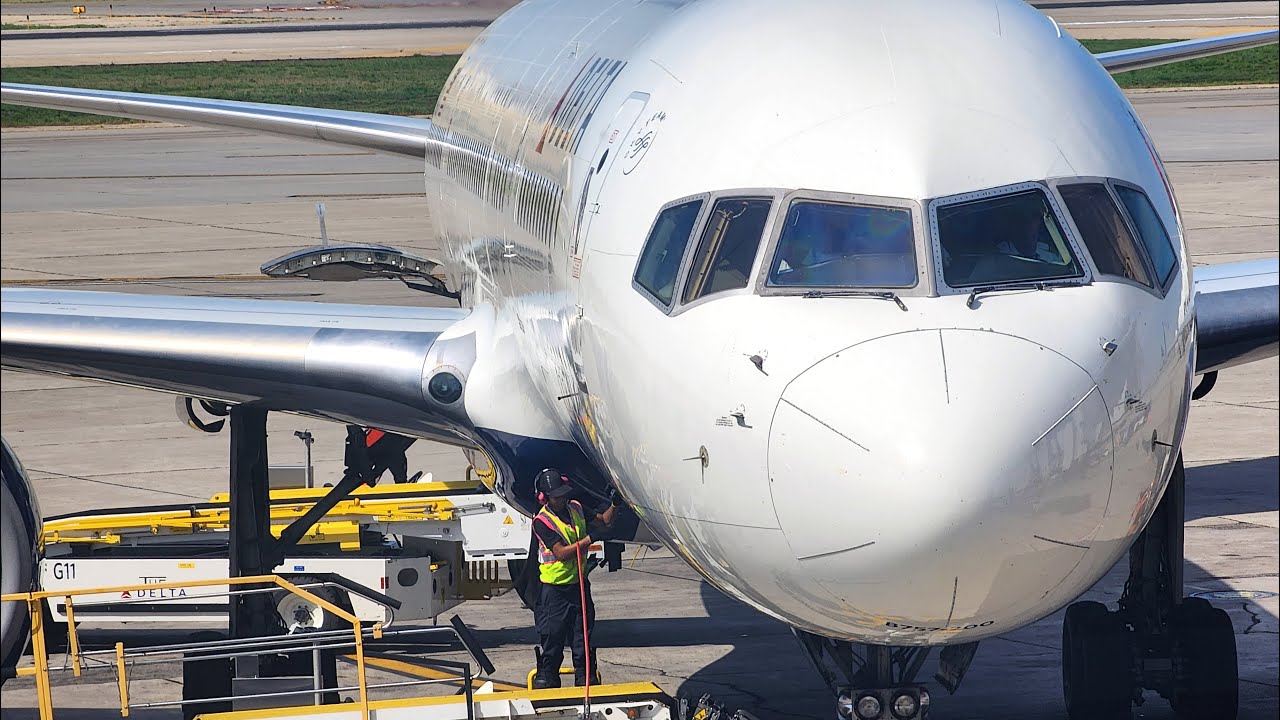 Full Flight - Minneapolis to Atlanta | Delta airlines | Boeing 757-200 ...