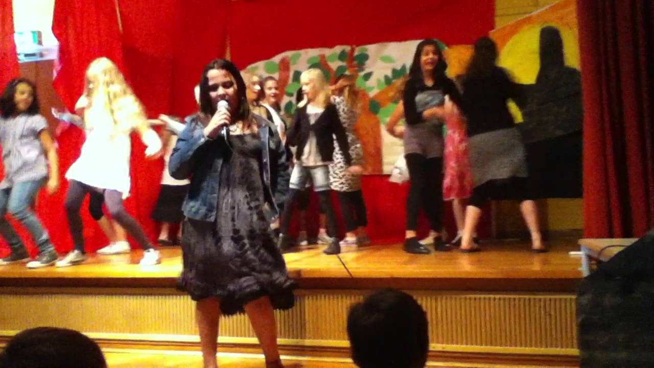 Maria Chiquinquira Aguado R. Cantando Fruto Prohibido GUACO - YouTube