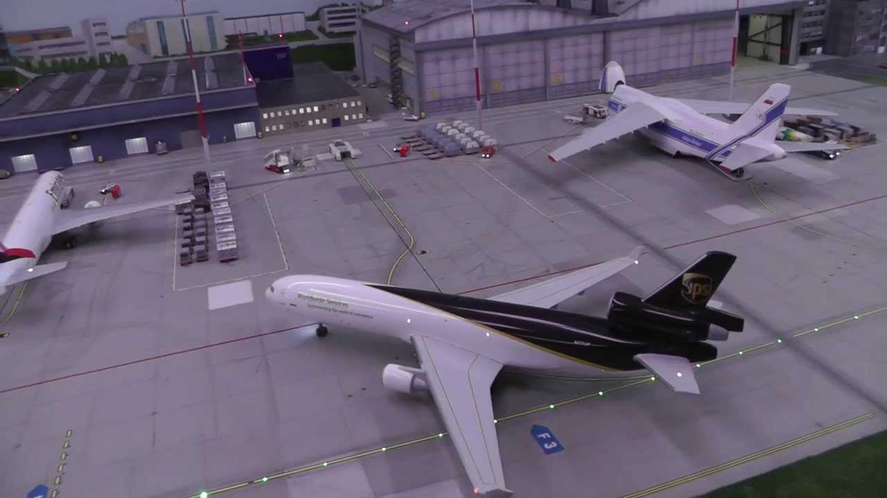 HO scale 1:87 UPS plane, Airport Knuffingen, Hamburg Miniatur ...
