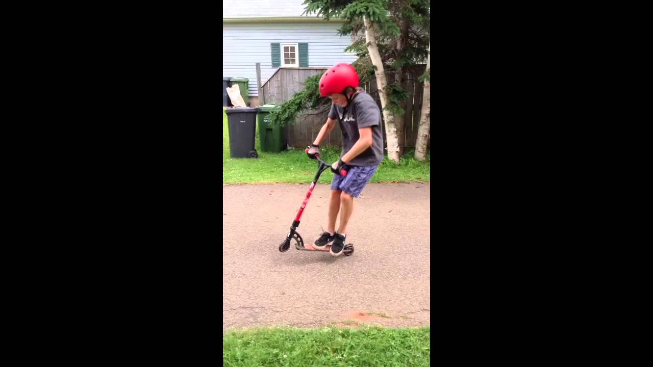 Liam and Jackson do a little flat scooter session. - YouTube