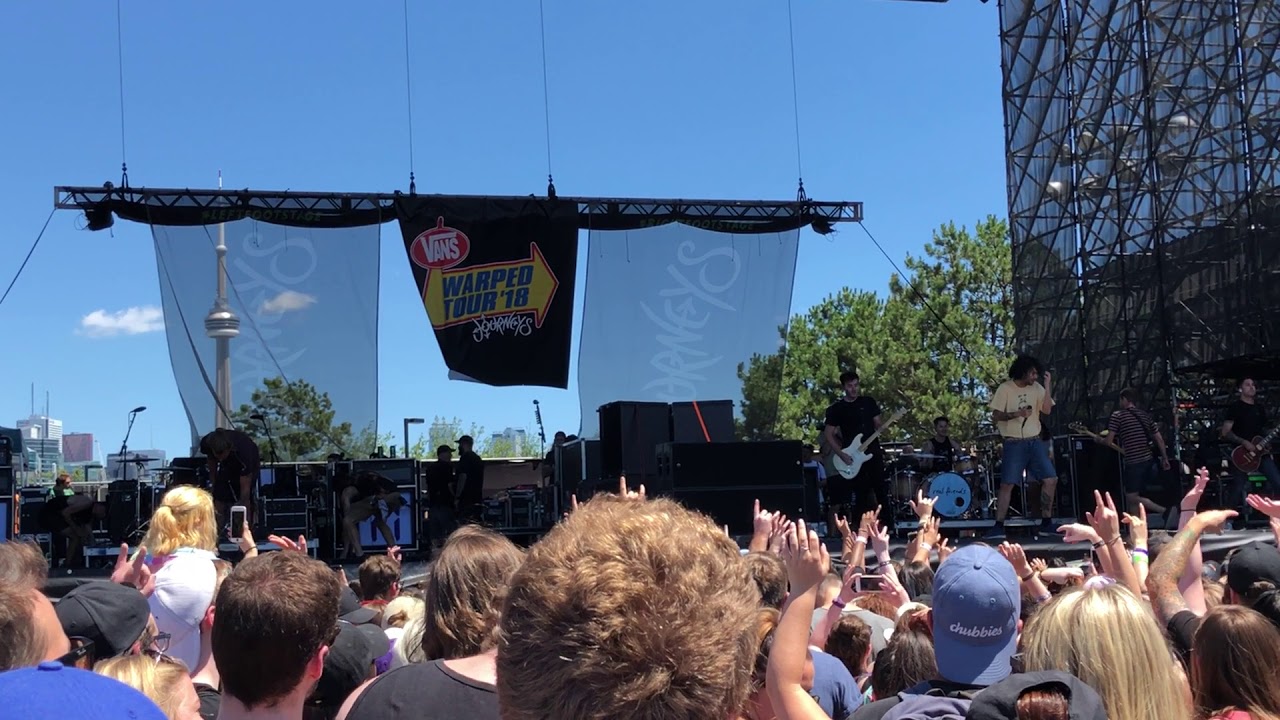 SUMMER - REAL FRIENDS (LIVE) - TORONTO - WARPED TOUR 2018 - YouTube