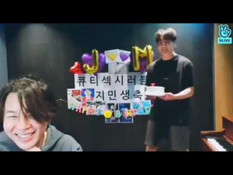 When we're waiting for jk to greet Jimin in Tweeter but he personally surprised Jimin in Vlive 😍❤️