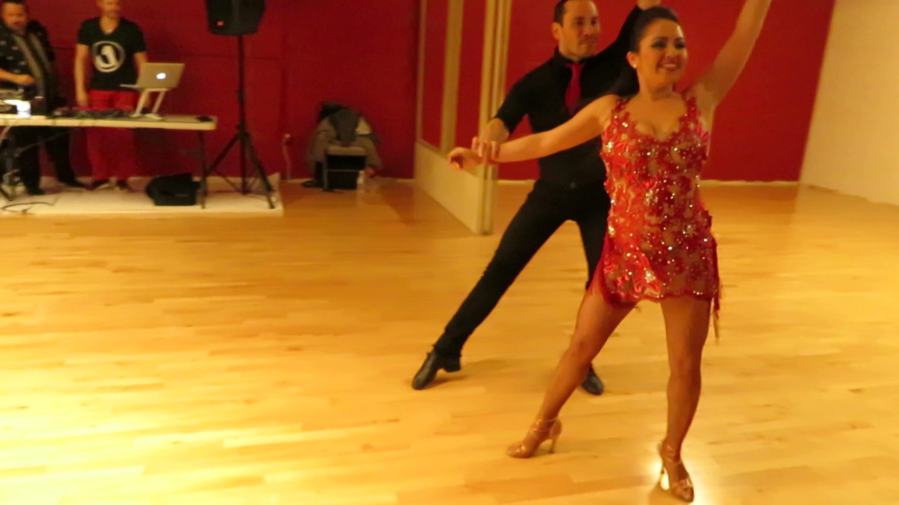 Latin Dance Revue 12/10/16 (Salsa) Jose Serrano & Erica Maya - YouTube