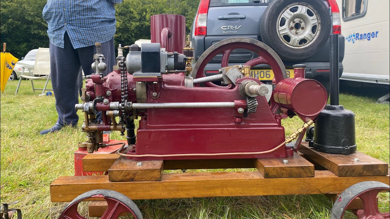 Stuart 600 side shaft petrol engine - YouTube
