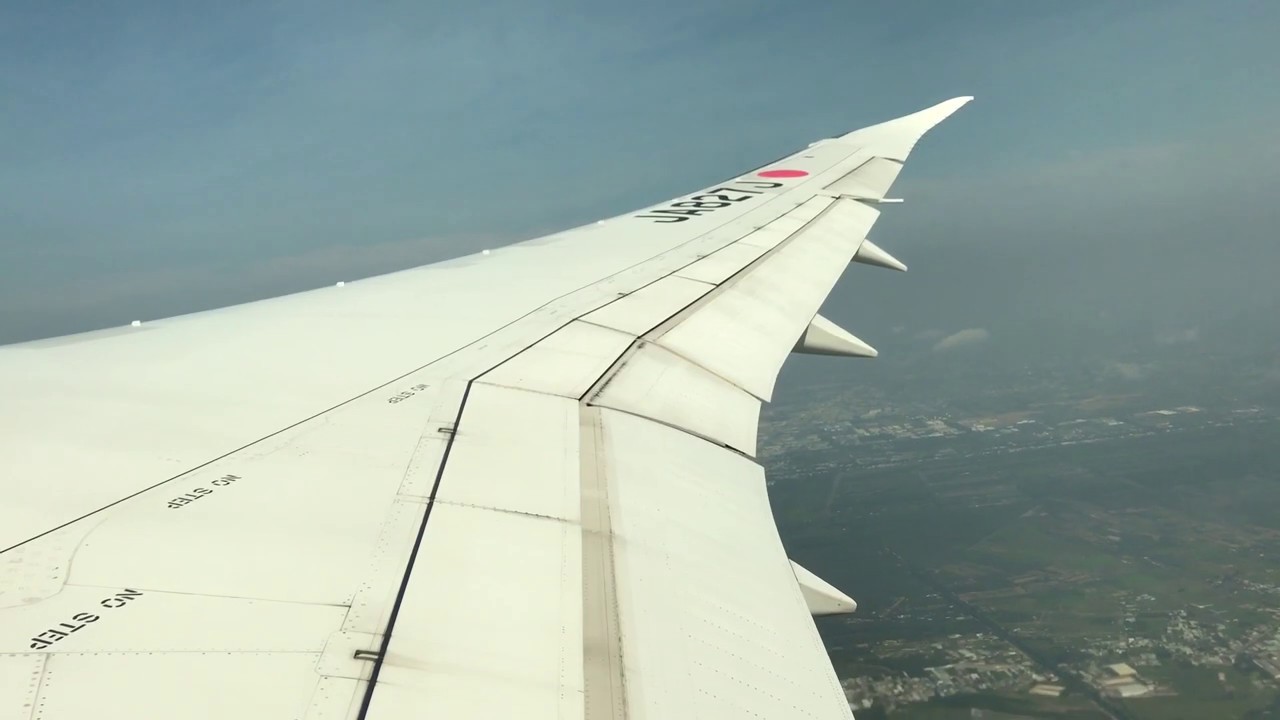 JL750/2019SEP Tan Son Nhat International Airport - YouTube