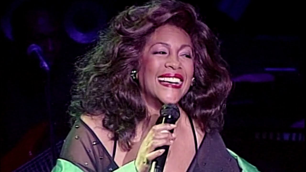 Mary Wilson – I'm Every Woman – "Up Close" in the Copa Room - YouTube